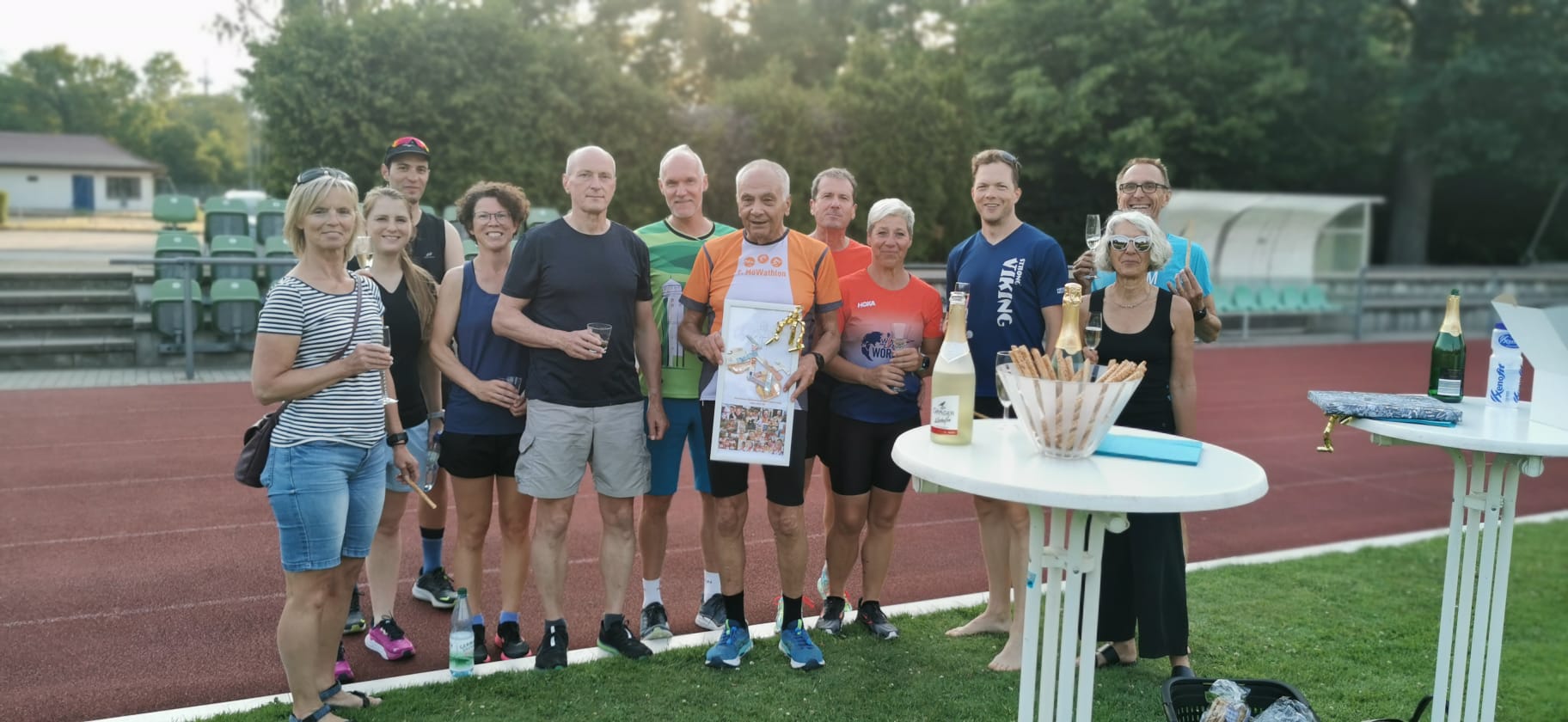 Unser Reinhard - 80 Jahre und noch immer fit wie ein Turnschuh - Team MöWathlon